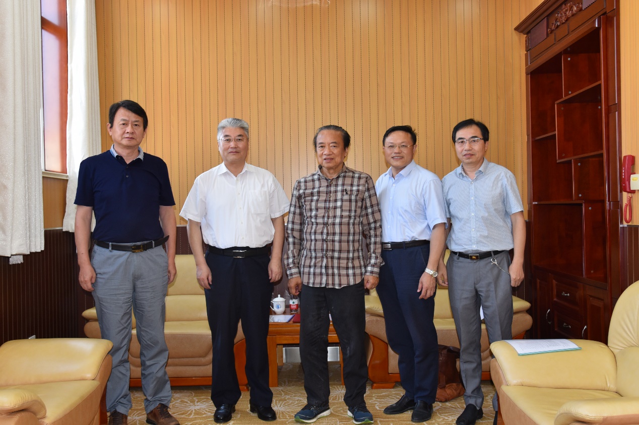 美国哥伦比亚大学教授David A. Yuen访问中国海洋大学